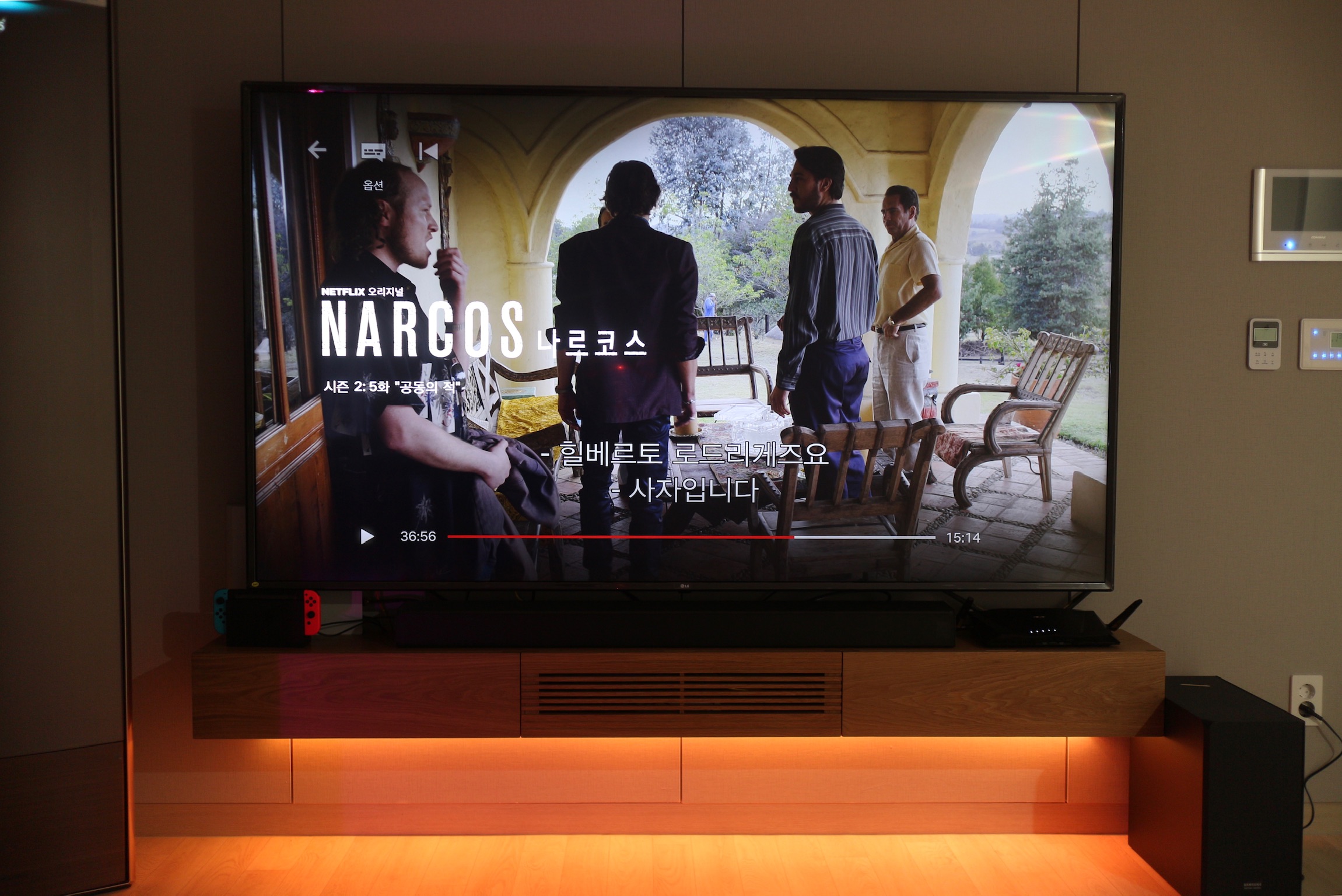 86인치 TV 실물 크기 체감 | 유머 게시판