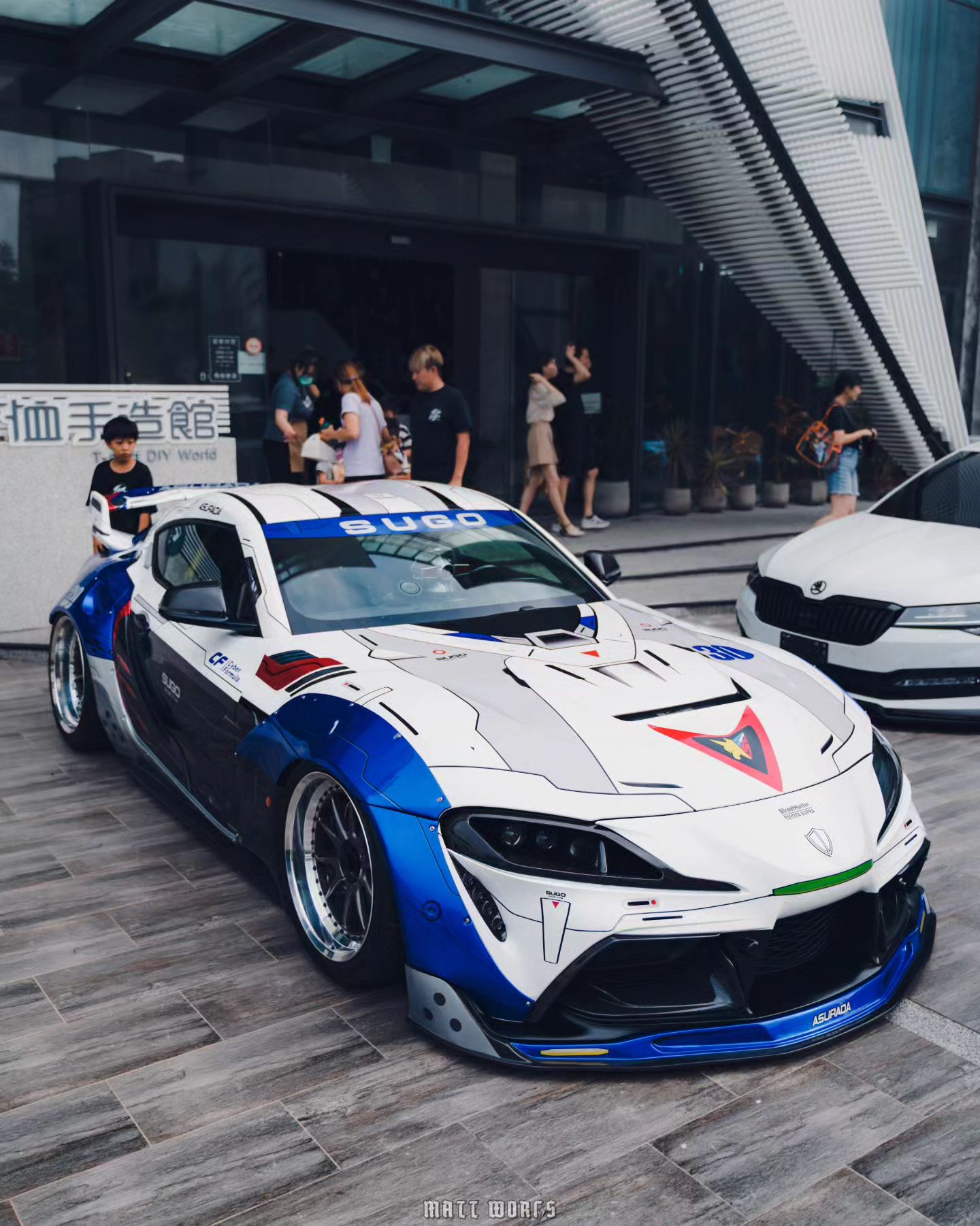 무사고 기원합니다 신차 출고 사진입니다