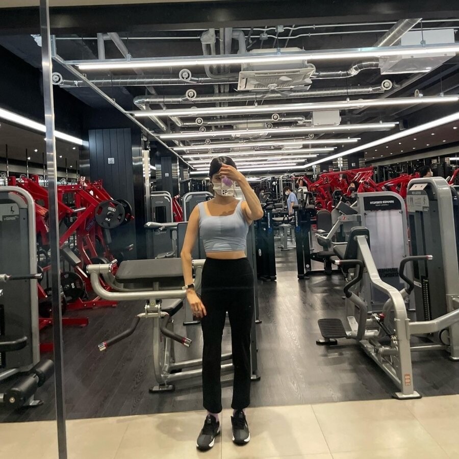 키 169cm 26kg에서 51kg까지 벌크업한 여성.jpg | 유머 게시판