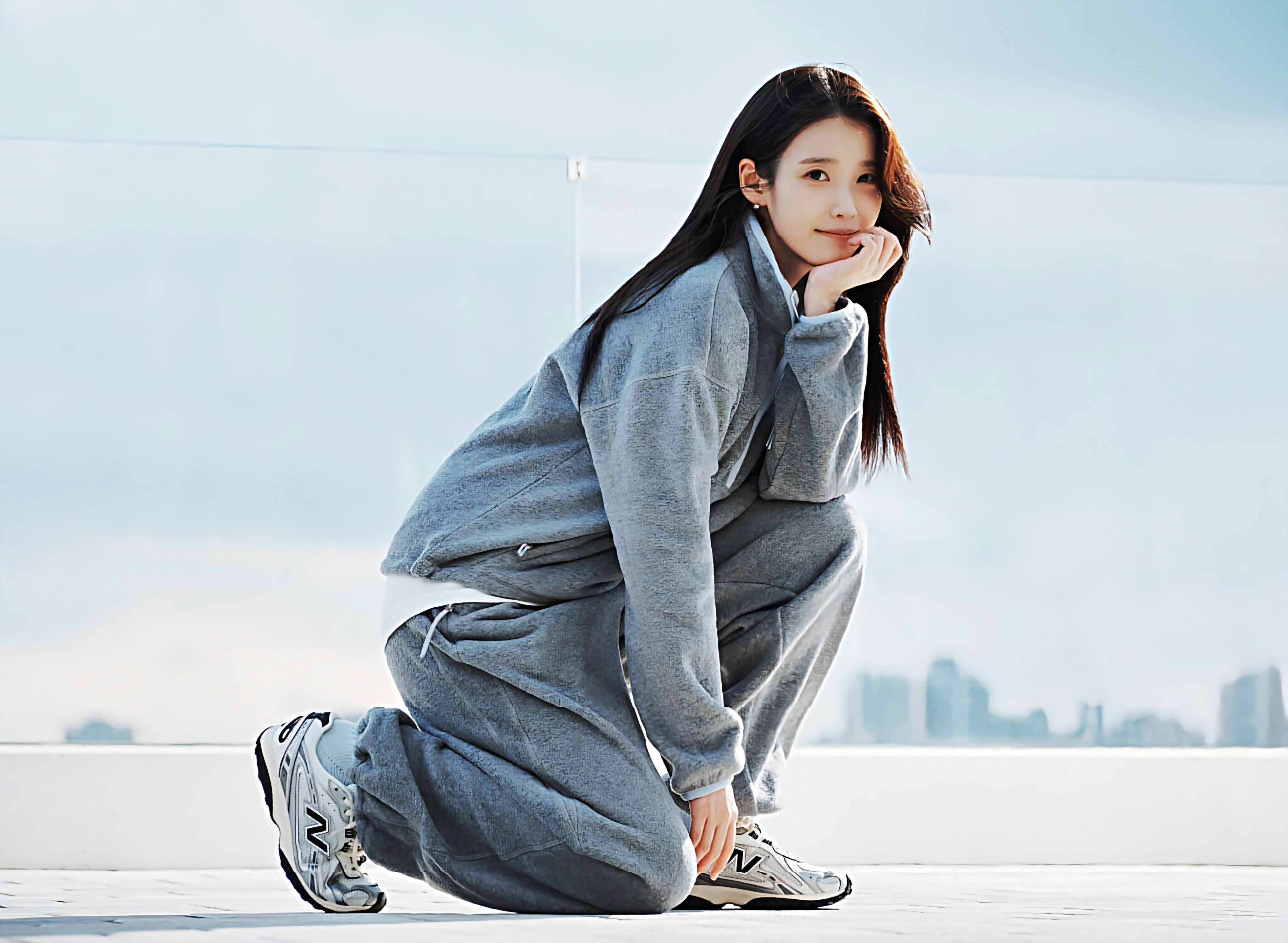 아이유 뉴발란스 새 사진