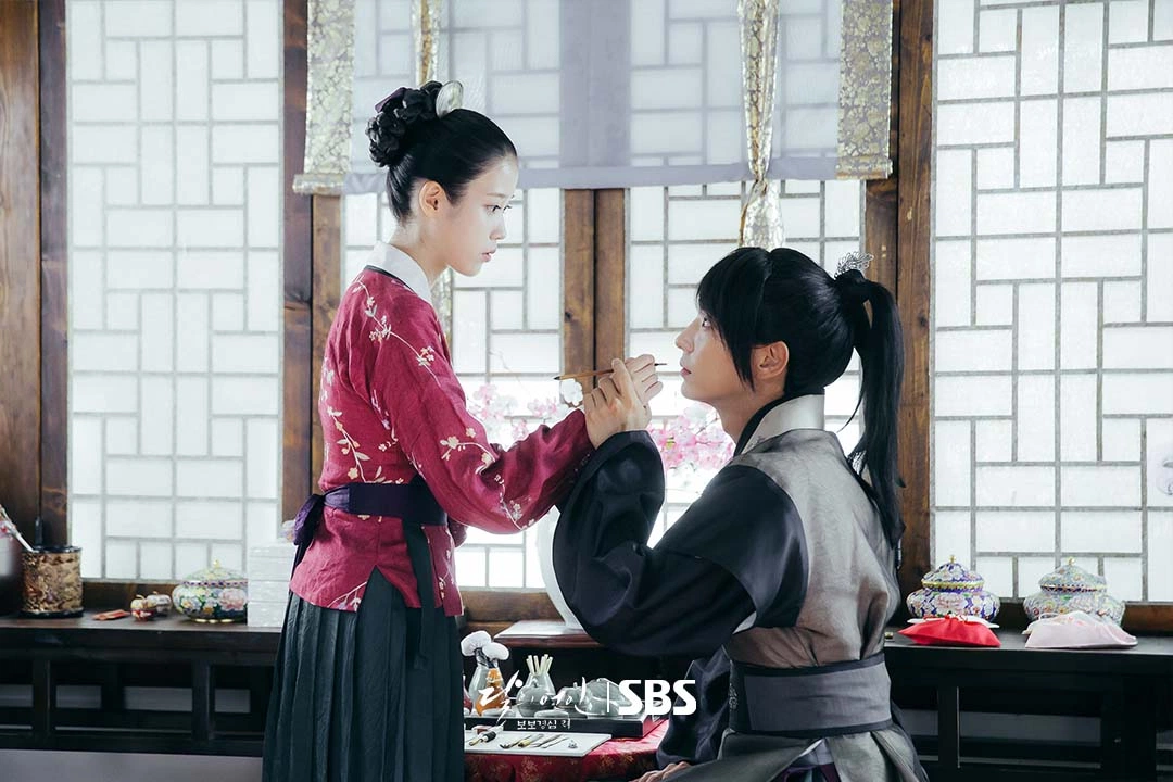 아이유 스브스나우 X 계정2016년 유행 돌아보기