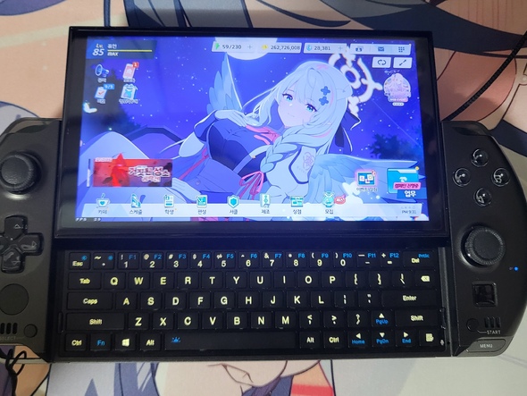 블루아카)를 UMPC로 돌려 보았다 | 유머 게시판