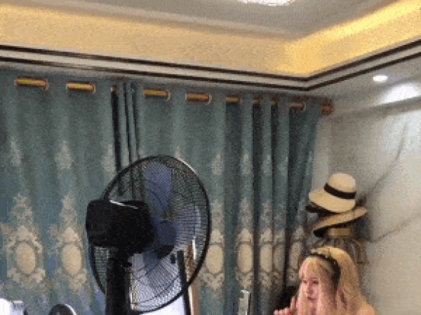 여캠 방송의 실체..(feat.스튜디오).gif | 유머 게시판 | RULIWEB