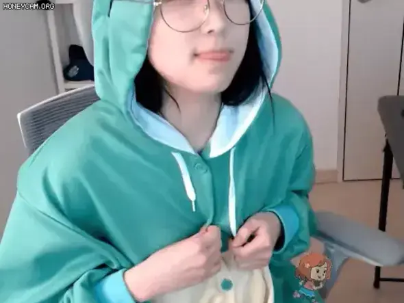 후방? 아프리카TV BJ가 트위치에 넘어와서 남겼던 짤 | 유머 게시판