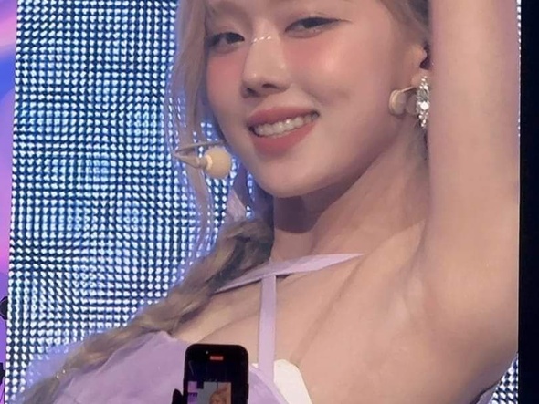 팔 드는 누나 gif | 유머 게시판 | RULIWEB