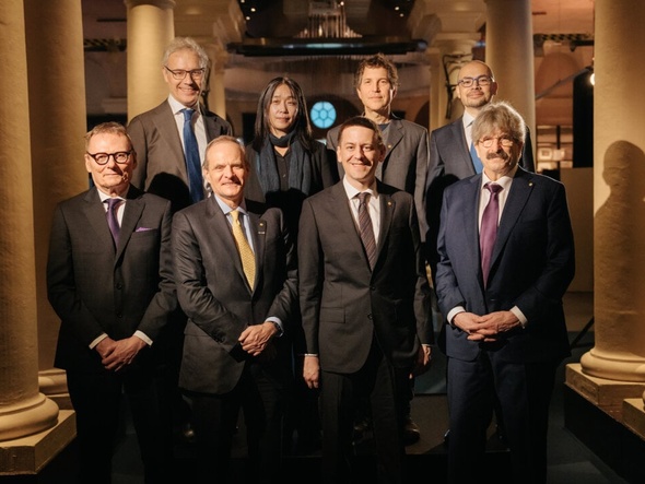 2024 노벨상 단체사진이래 | 유머 게시판 | RULIWEB