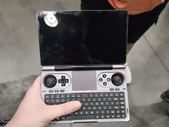 키보드 달린 UMPC가 낳을까 그냥 리전고S가 낳을까